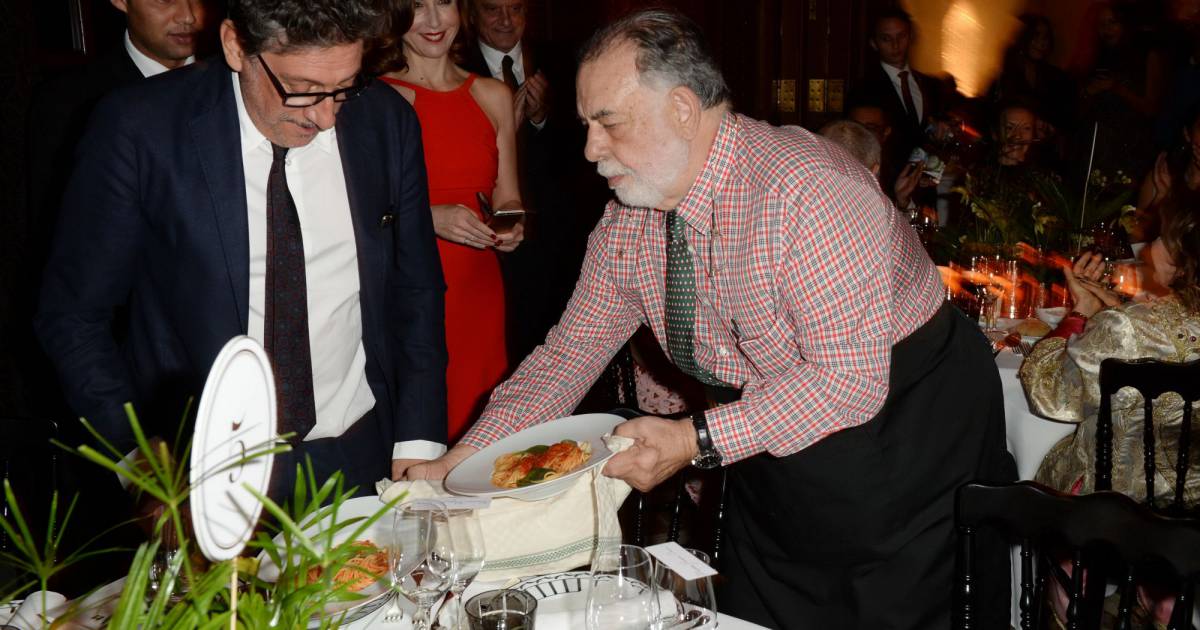 Sidney Toledano et Elsa Zylberstein regardent Francis Ford Coppola ...