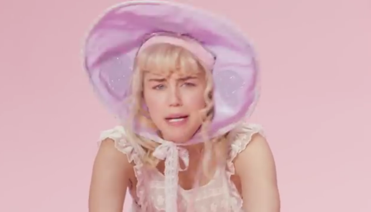 Photo : Miley Cyrus dans le clip BB Talk. Décembre 2015. - Purepeople