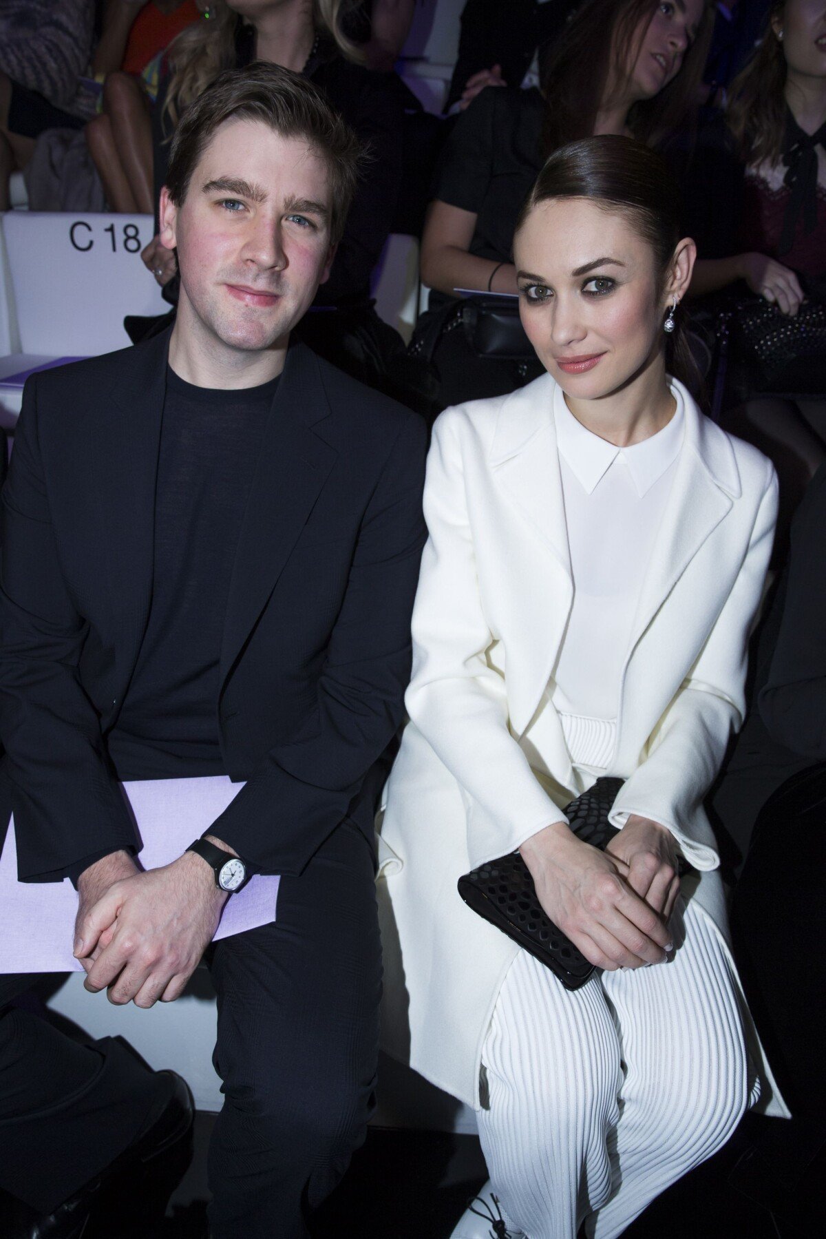 Photo : Olga Kurylenko et son amoureux Max Benitz - People en front row ...