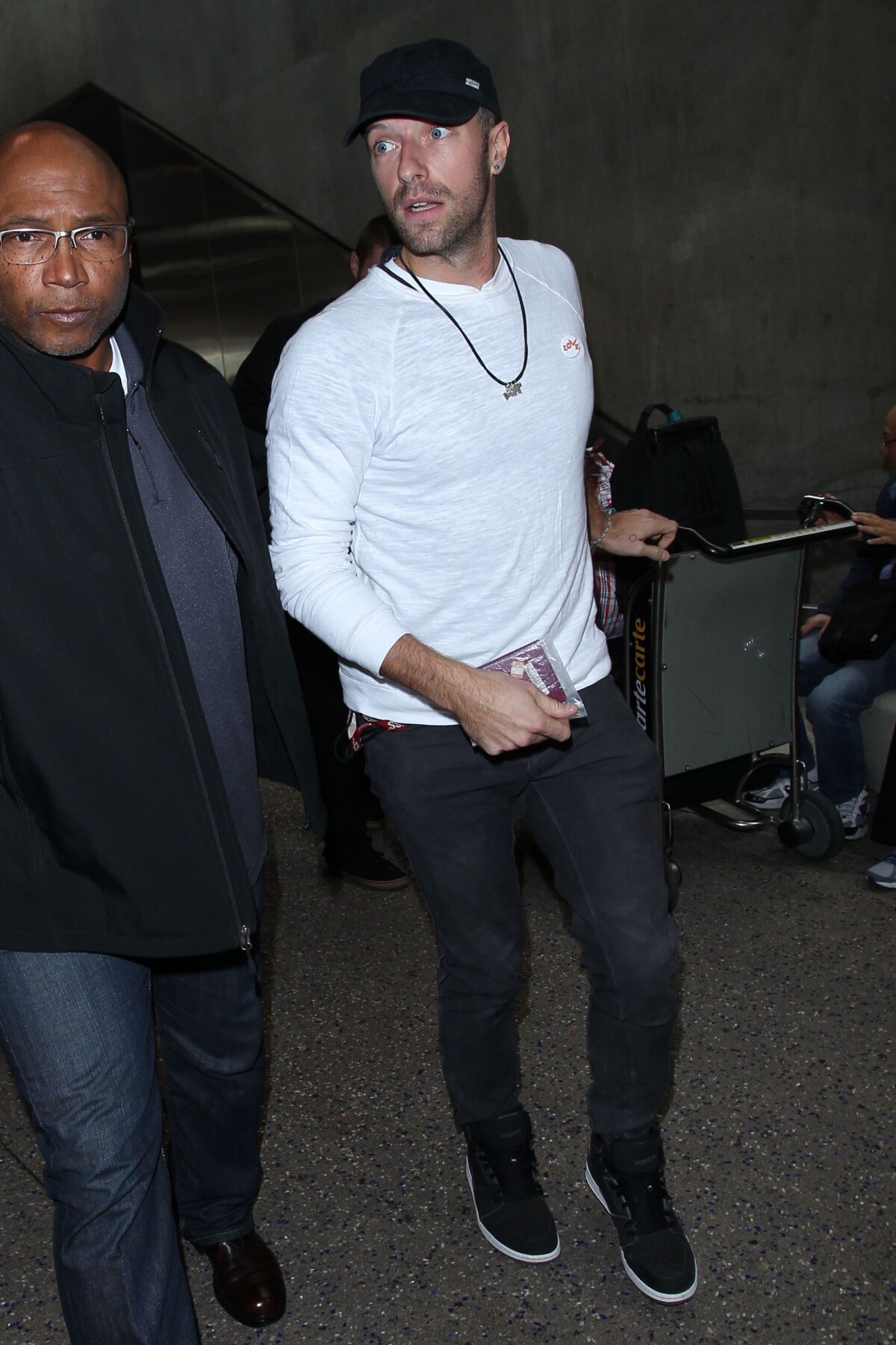 Photo : Chris Martin arrive à l'aéroport de Los Angeles le 22 December ...