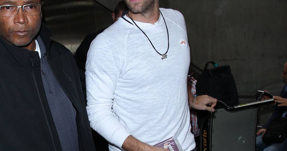 Chris Martin arrive à l'aéroport de Los Angeles le 22 December 2015 ...