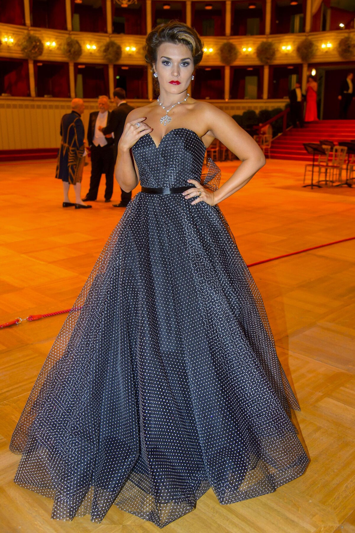 Photo : Olga Peretyatko - Bal de l'Opéra de Vienne. Le 4 février 2016 ...
