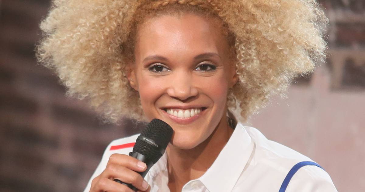 Exclusif - Amanda Scott, lors de l'enregistrement de l'émission Du côté ...