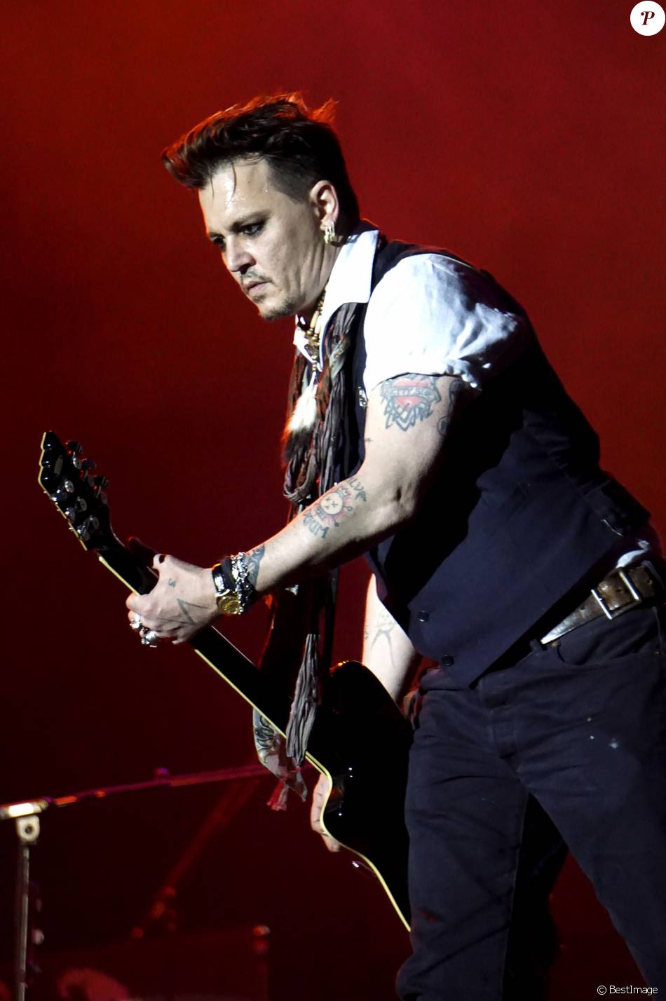 Johnny Depp en concert avec le groupe The Hollywood Vampires à Herborn ...