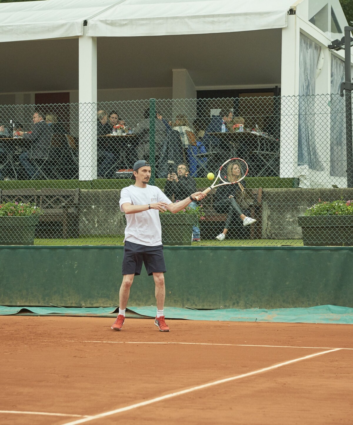 Photo : Arnaud Tsamère lors de la deuxième journée du Trophée des ...