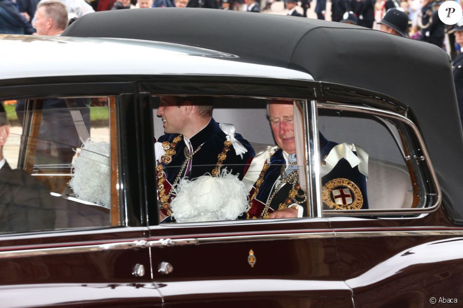 Le prince Charles et le prince William arrivent à la chapelle Saint ...