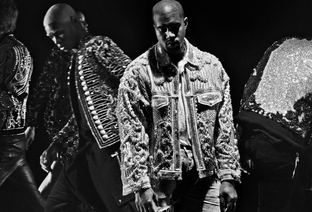 Photo : Kanye West - Campagne Balmain, automne-hiver 2016. Photo par ...