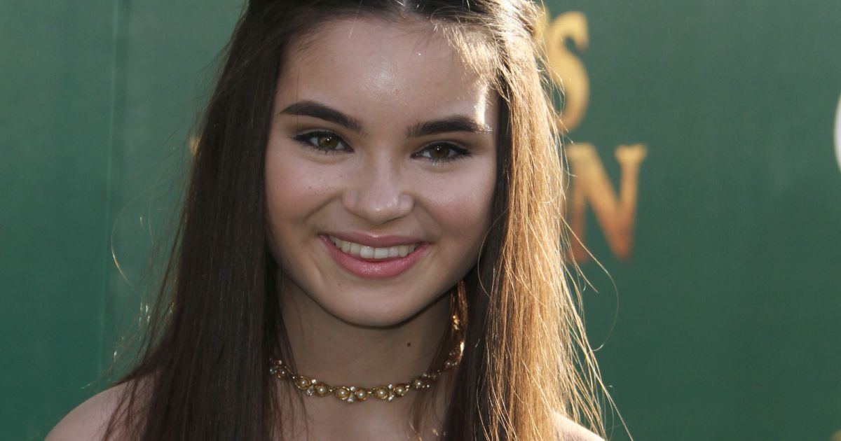 Landry Bender à la première de Pete's Dragon au théâtre El Capitan à ...