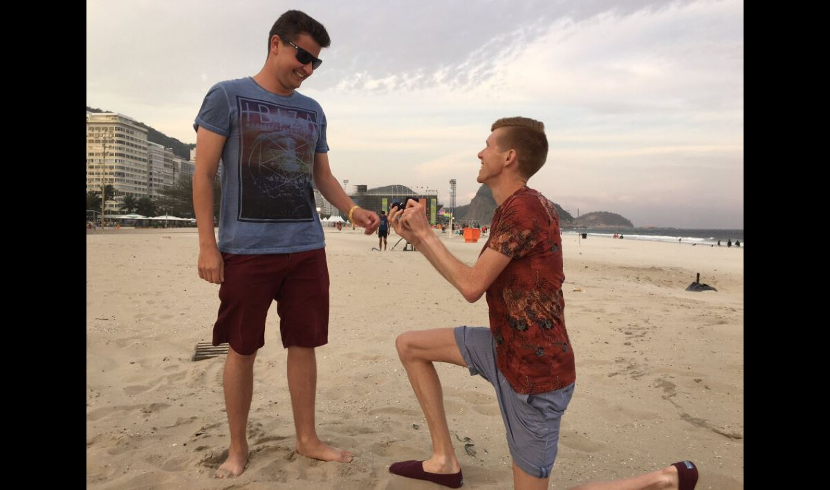 Photo : Tom Bosworth a demandé son chéri Harry Dineley en mariage, à ...