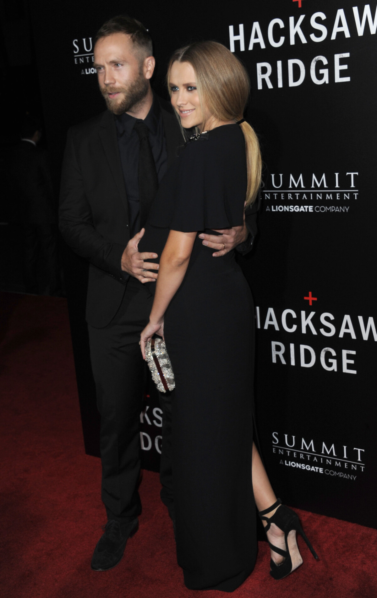 Photo : Mark Webber et sa femme Teresa Palmer enceinte à la première de ...