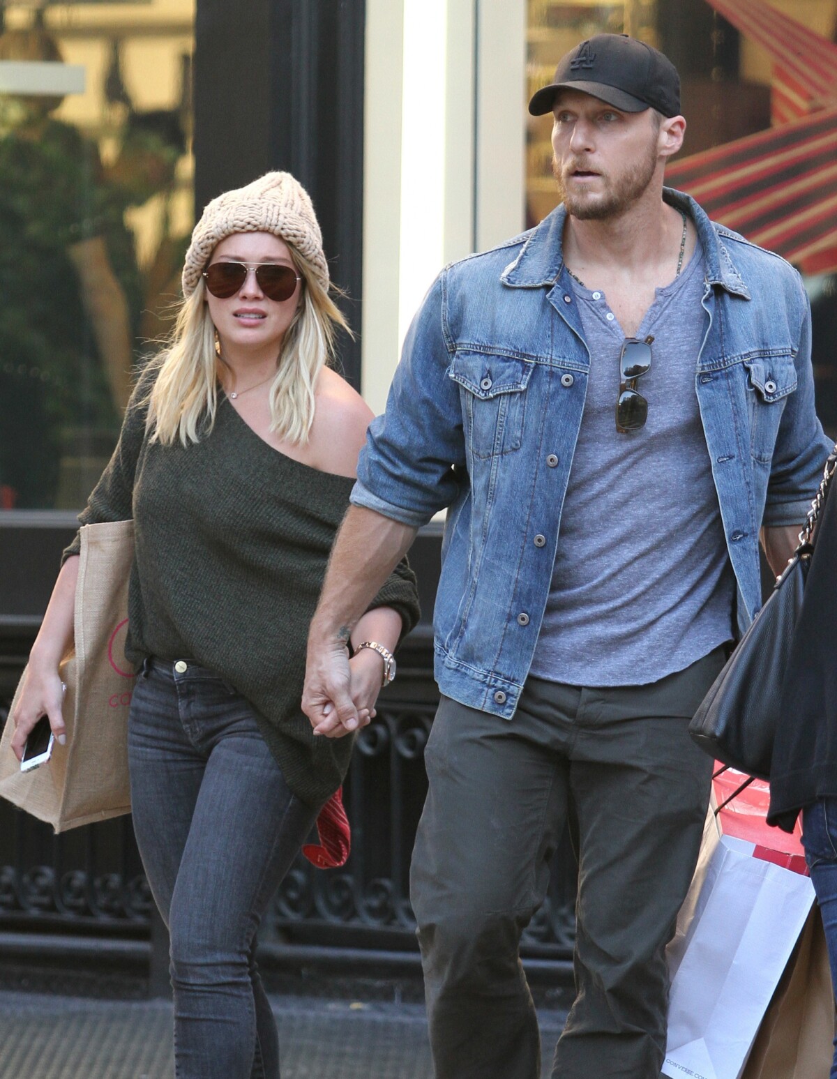 Photo : Hilary Duff et son compagnon Jason Walsh font du shopping à ...