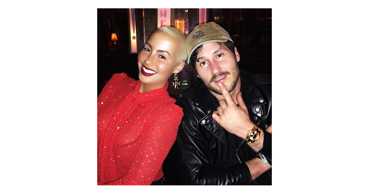 Amber Rose en couple avec Val Chmerkovskiy : Le baiser qui officialise ...