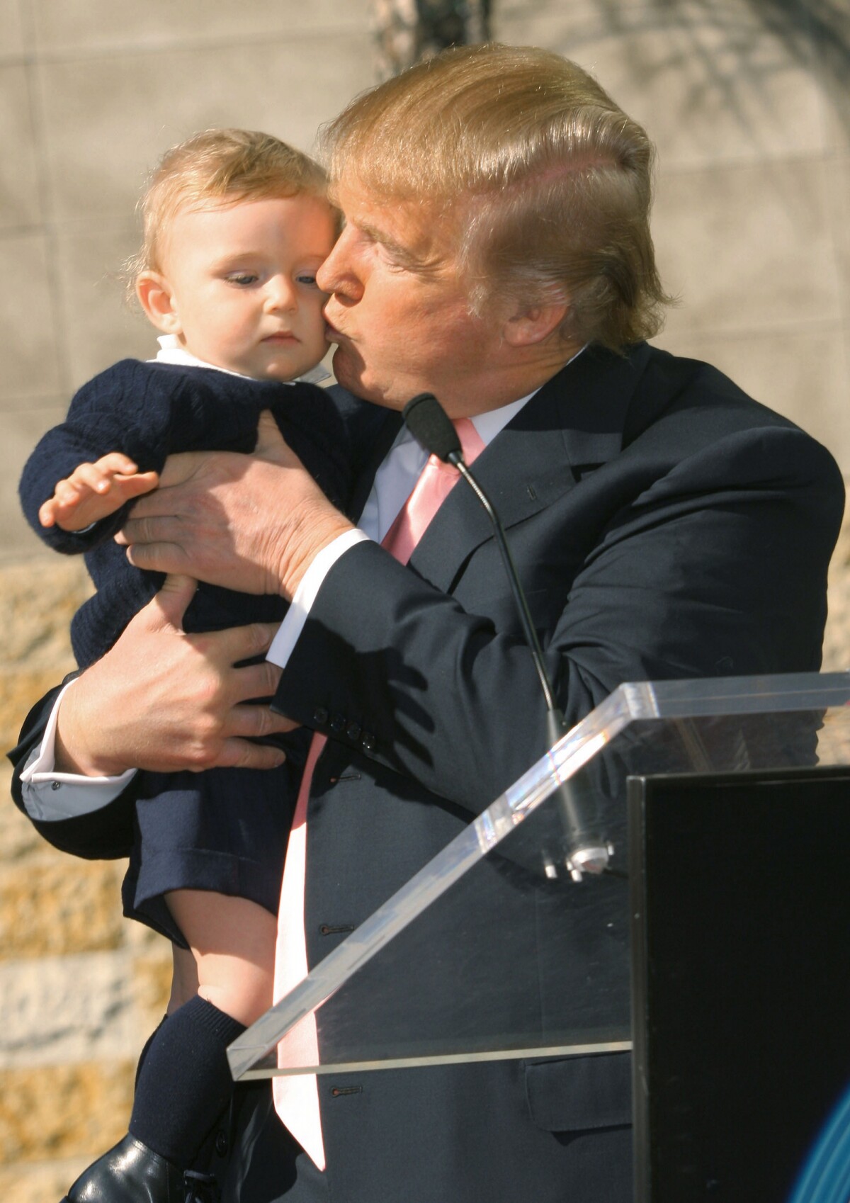 Photo : Donald Trump reçoit son étoile sur le Walk of Fame, avec son ...