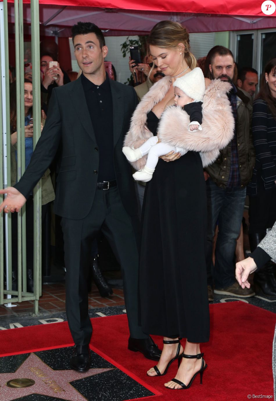 Adam Levine avec sa femme Behati Prinsloo et sa fille Dusty Rose Levine ...