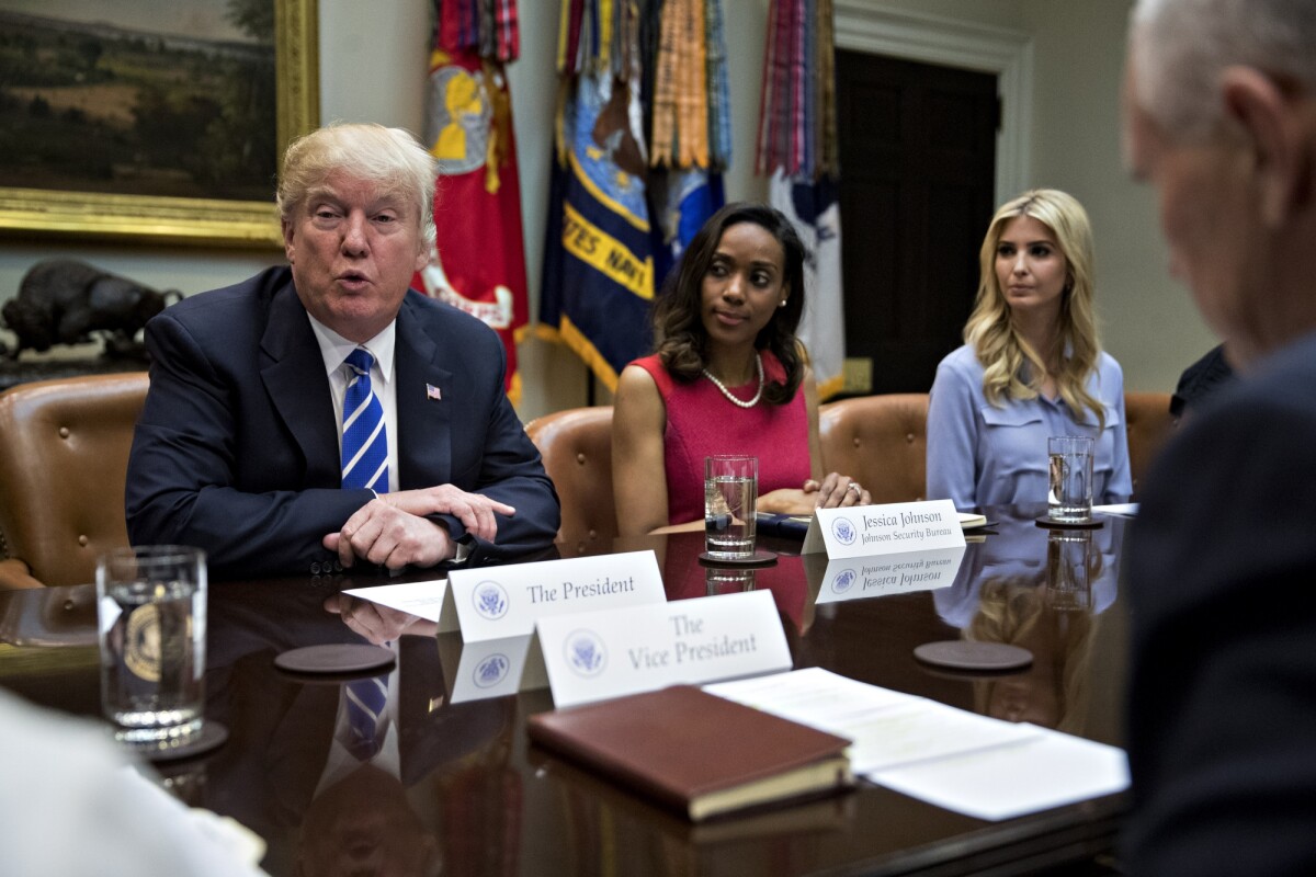 Photo : Donald Trump, Jessica Johnson (présidente de Johnson Security ...