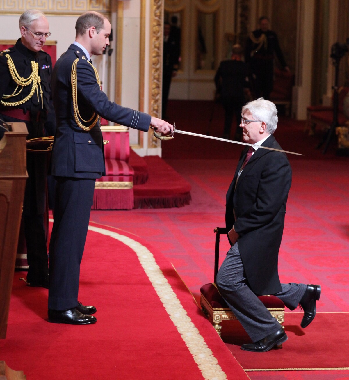 Photo : Sir David Sloman est anobli dans l'ordre de l'empire ...