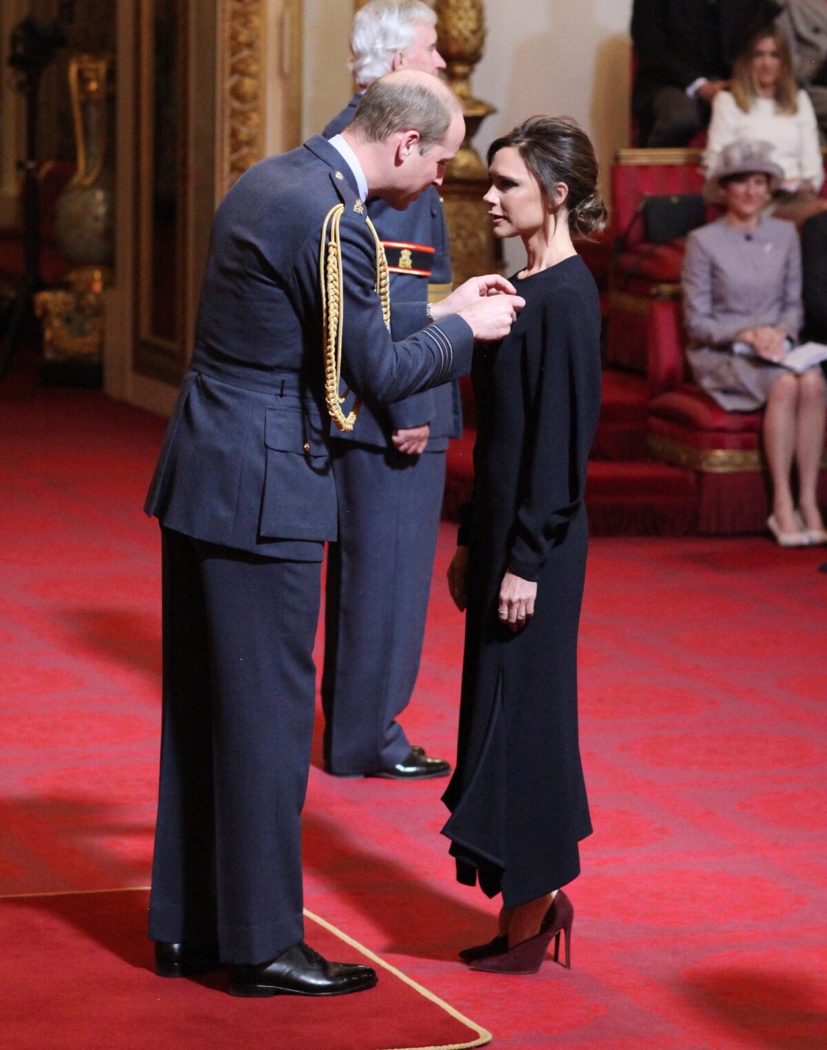 Photo : Victoria Beckham a été décorée (OBE) dans l'ordre de l'empire ...