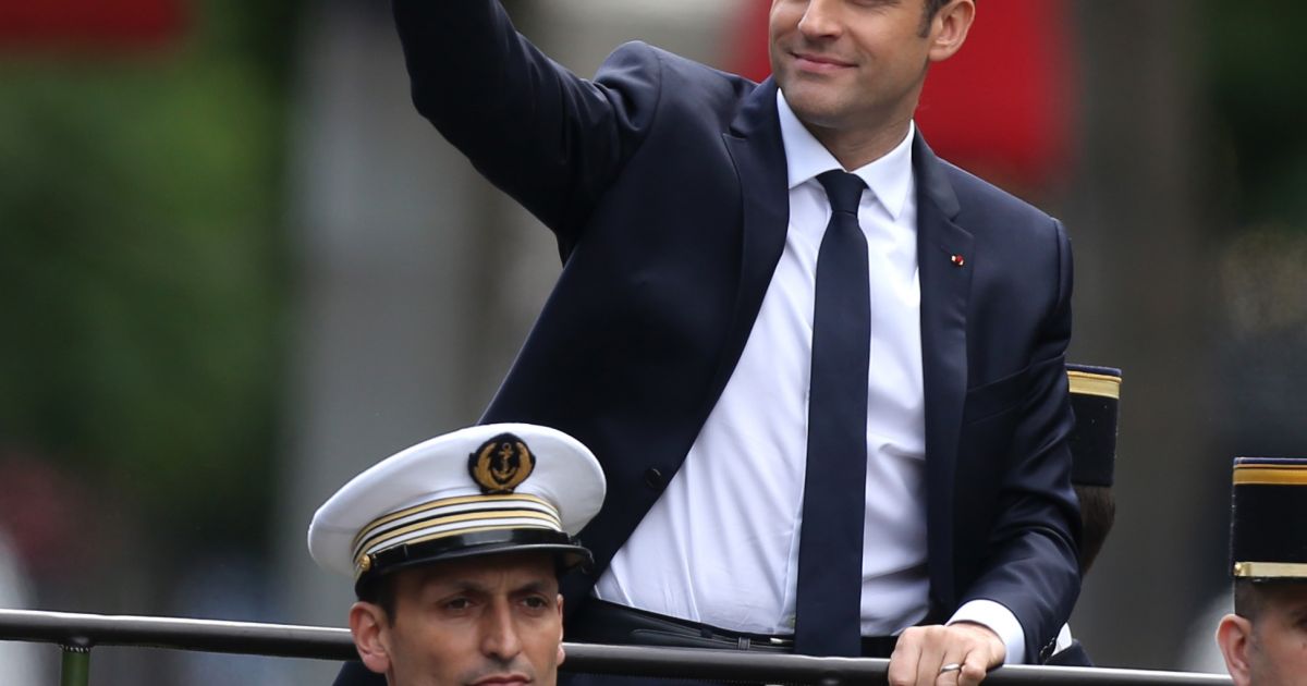 Emmanuel Macron (costume Jonas & Cie (rue d'Aboukir à Paris) à 450 ...