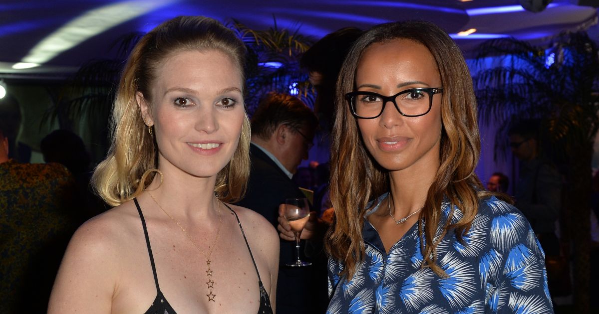Julia Stiles, enceinte, et Sonia Rolland lors du cocktail organisé pour ...