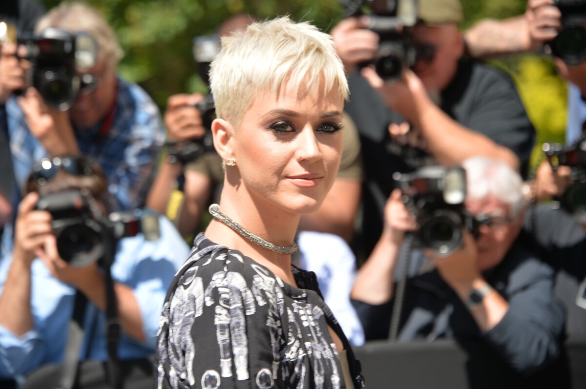 Photo : Katy Perry au défilé de mode "Chanel", collection Haute-Couture ...