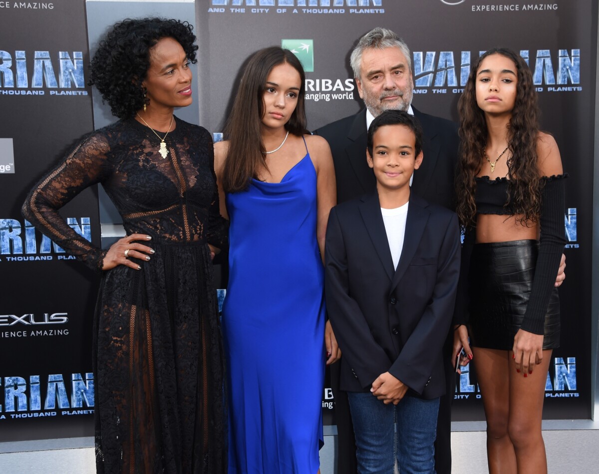 Photo : Luc Besson avec sa femme Virginie Besson-Silla et ses enfants ...