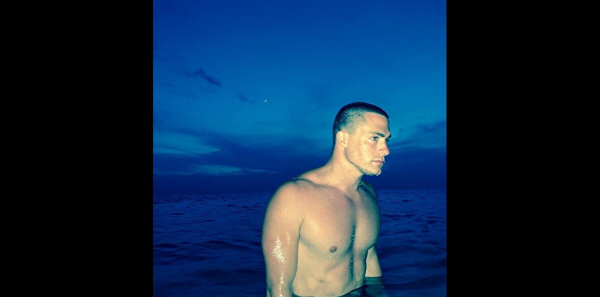 Photo : Le beau Colton Haynes est en vacances dans les Caraïbes ...