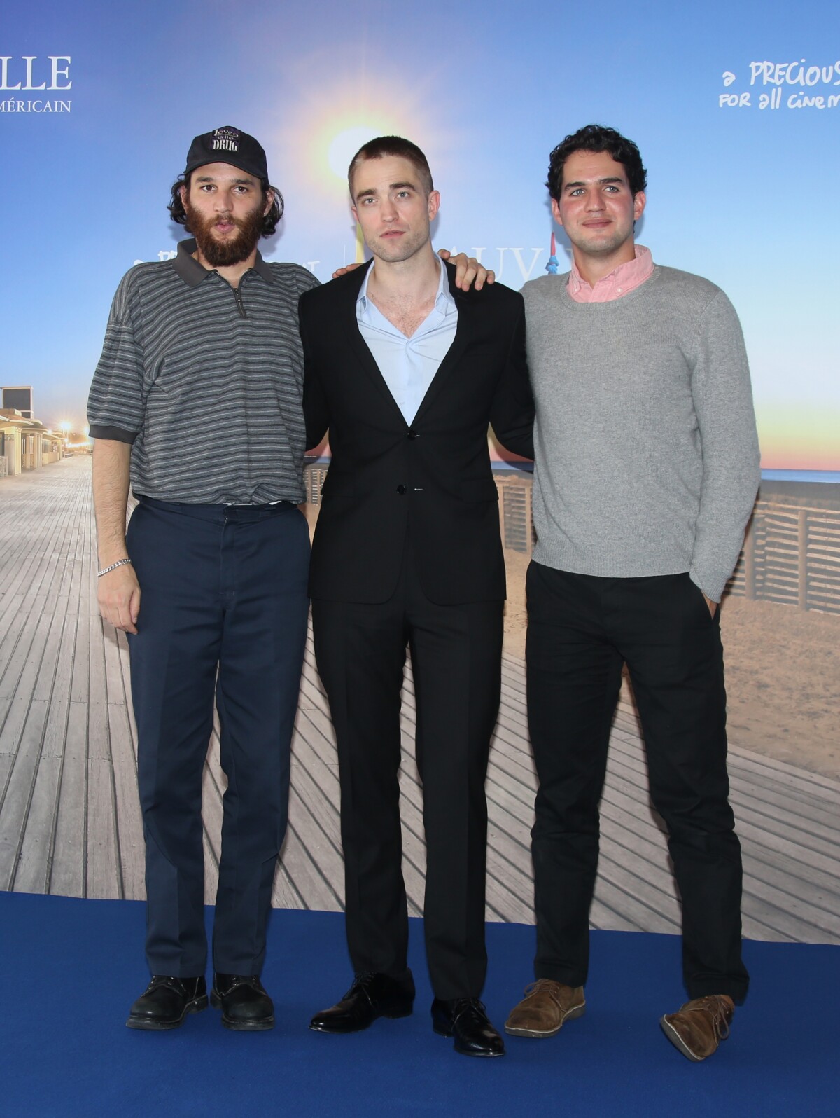 Photo : Josh Safdie, Benny Safdie, Robert Pattinson et Oscar Boyson ...