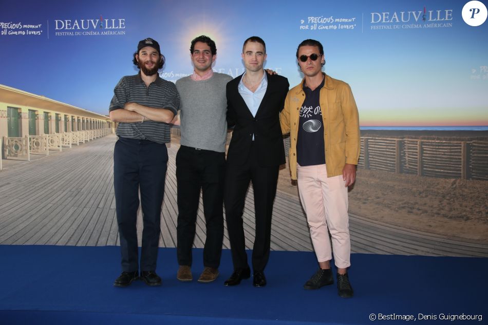 Josh Safdie, Benny Safdie, Robert Pattinson et Oscar Boyson Robert ...