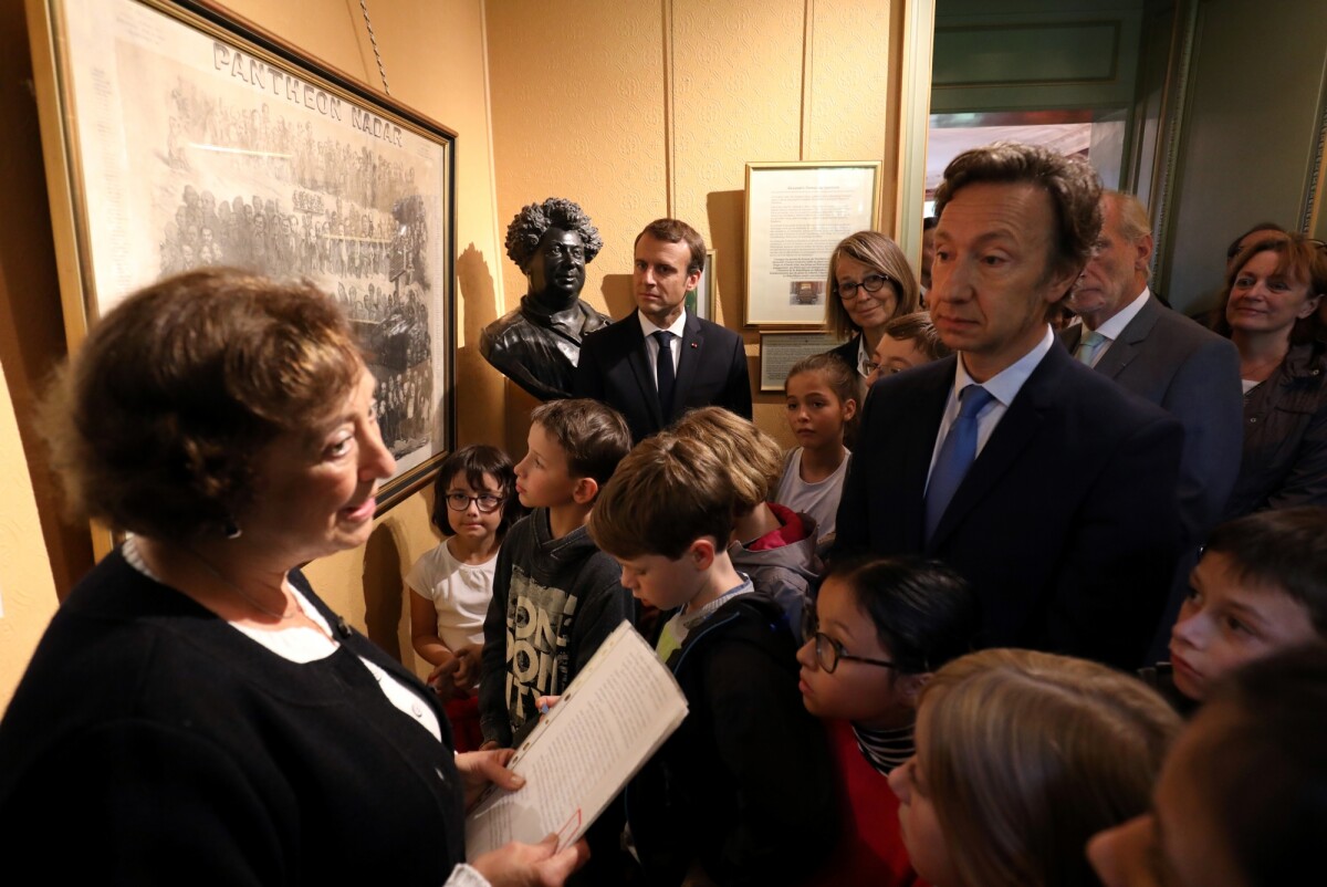 Photo : Emmanuel Macron, Françoise Nyssen et Stéphane Bern - Le ...