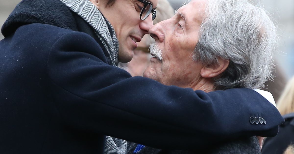 Hugo Gélin (Petit-fils de Danièle Delorme) et Jean Rochefort - Obsèques ...