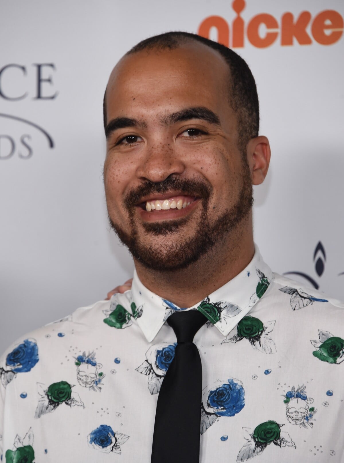 Vidéo : Mikael Burke à la soirée Princess Grace Awards au Paramount ...
