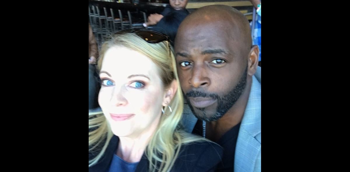 Photo : Melissa Joan Hart pose avec Alimi Ballard au Comic Con de Los ...