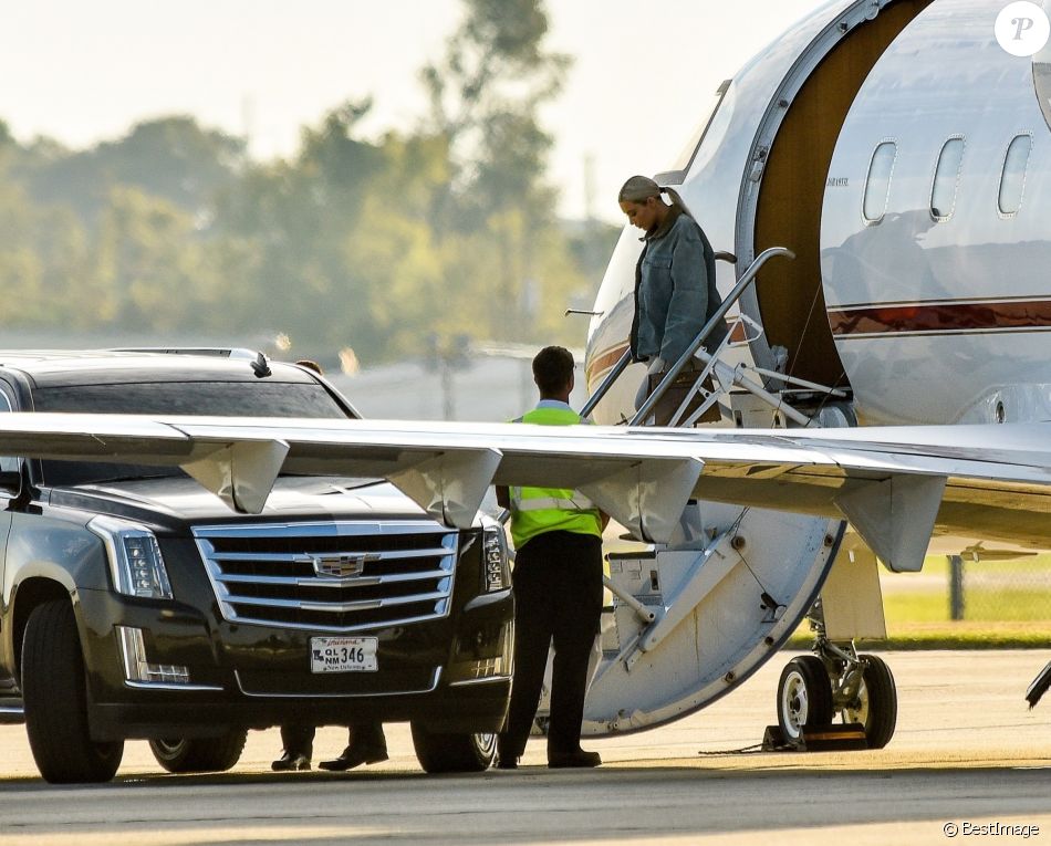 Kim Kardashian arrive en jet privé à la Nouvelle-Orléans pour le ...