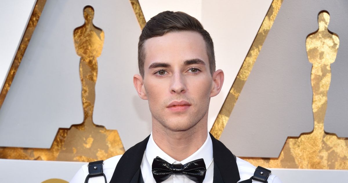 Adam Rippon sur le tapis rouge des Oscars au Dolby Theatre, Los Angeles ...