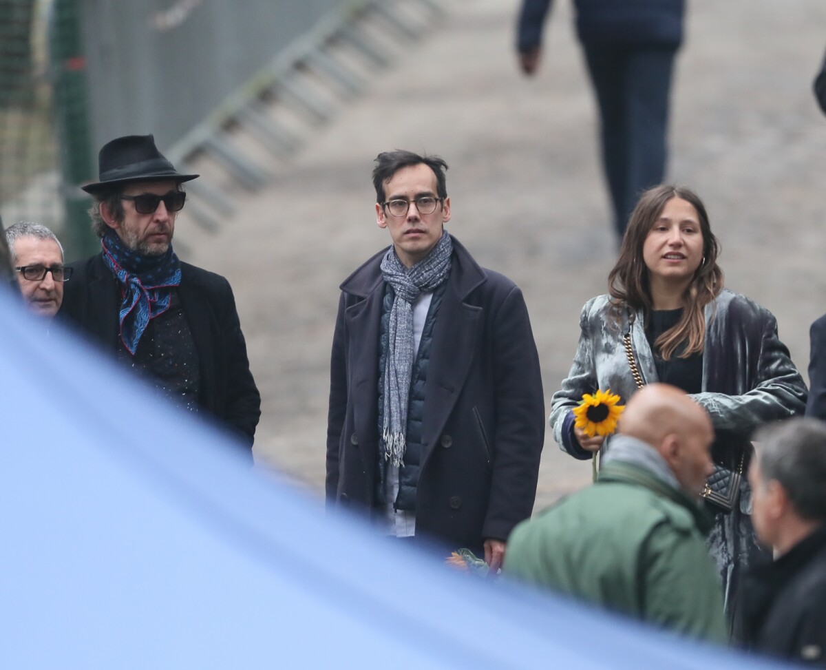Photo : Arthur H, Kên Higelin, Izïa Higelin lors des obsèques de ...