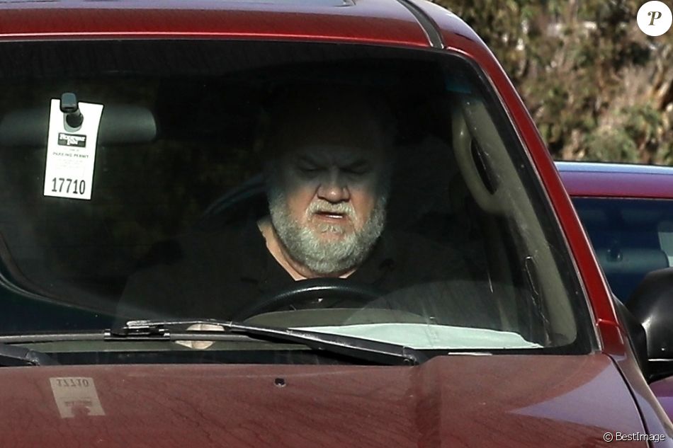 Exclusif - Thomas Markle, père de Meghan Markle, dans une station ...