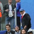 Dany Boon et son fils Mehdi - Célébrités dans les tribunes lors de la ...