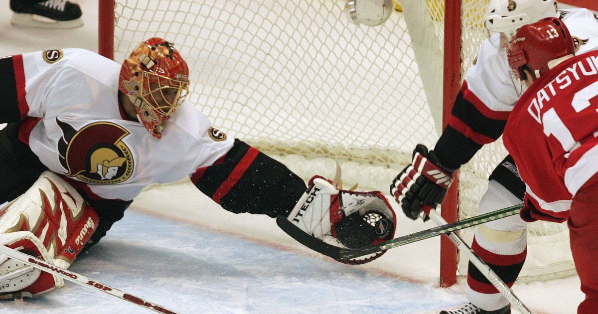Ray Emery sous les couleurs des Ottawa Senators le 12 décembre 2006 ...