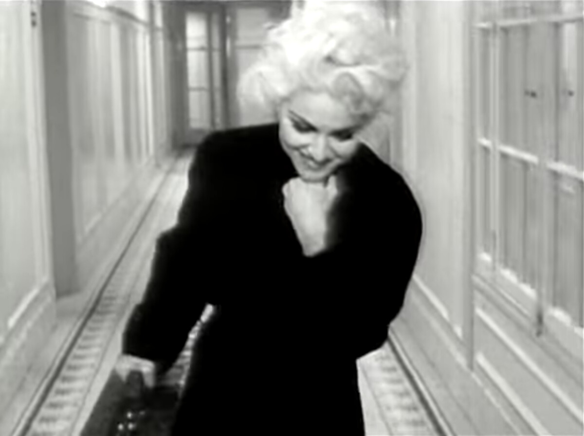 Vidéo : Madonna - Justify My Love - 1990 - Purepeople