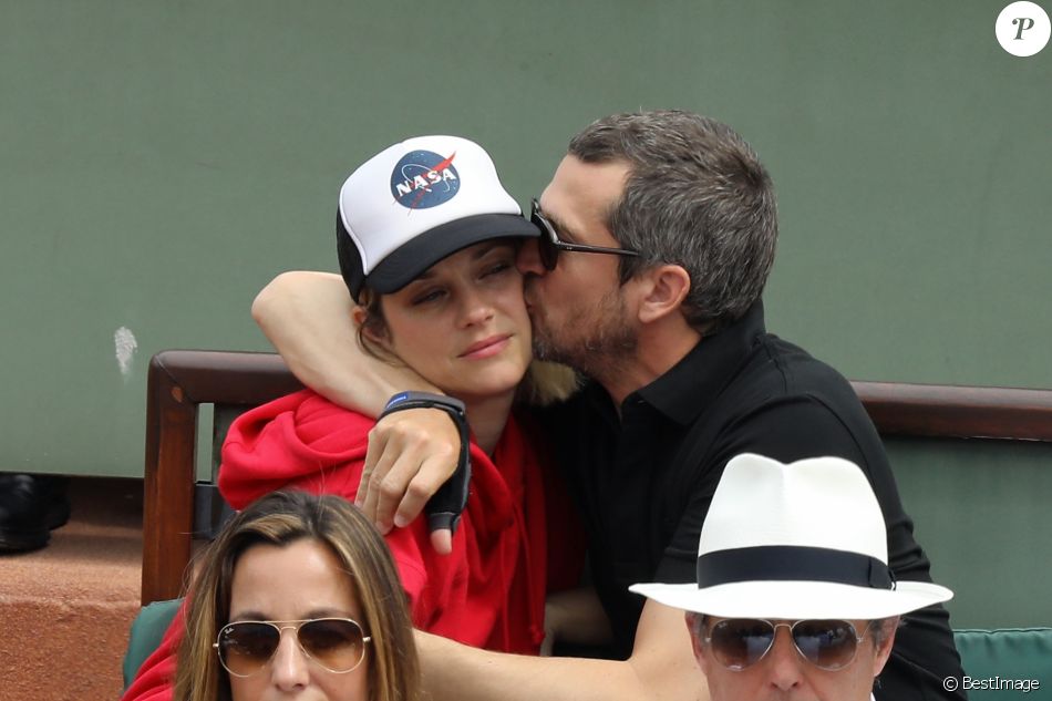 Marion Cotillard et son compagnon Guillaume Canet dans les tribunes des ...