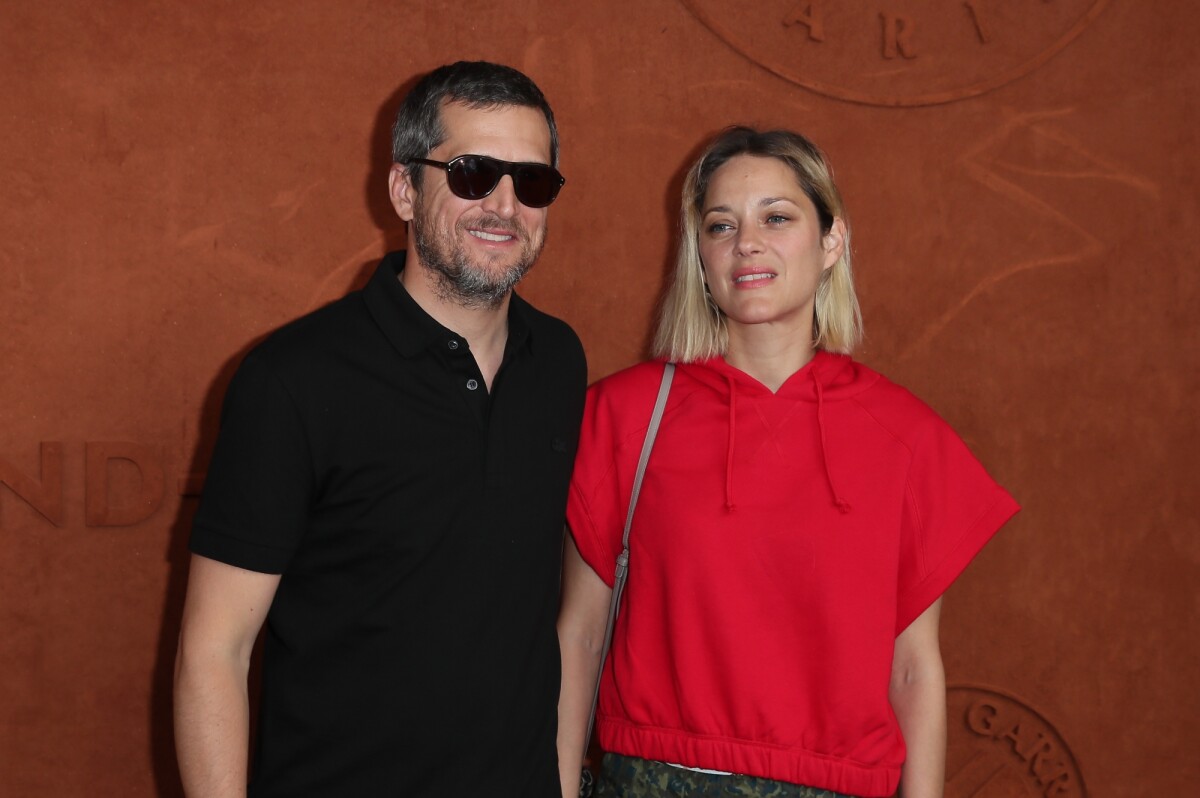 Photo : Guillaume Canet et sa compagne Marion Cotillard au village lors ...