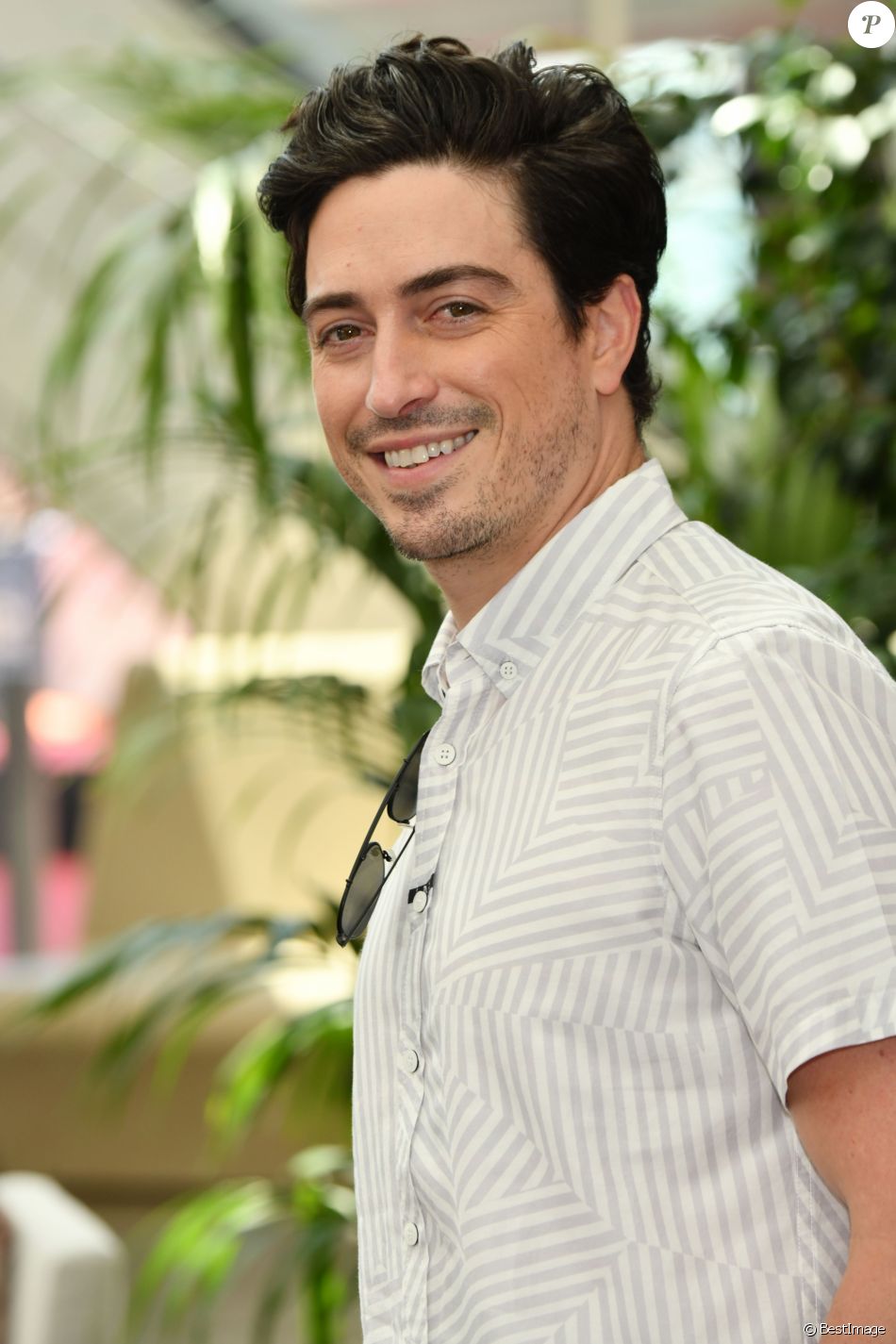 Ben Feldman durant un photocall pour la série Superstore dans le cadre ...
