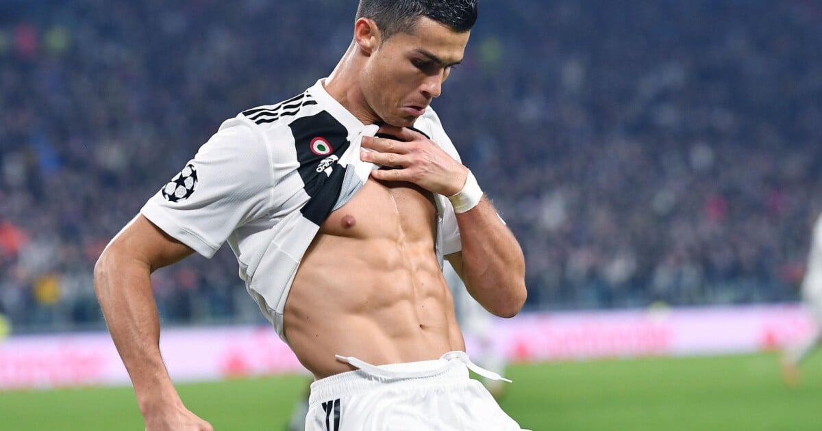Cristiano Ronaldo fan de son corps : Abdos à gogo en 2018 ! - Purepeople