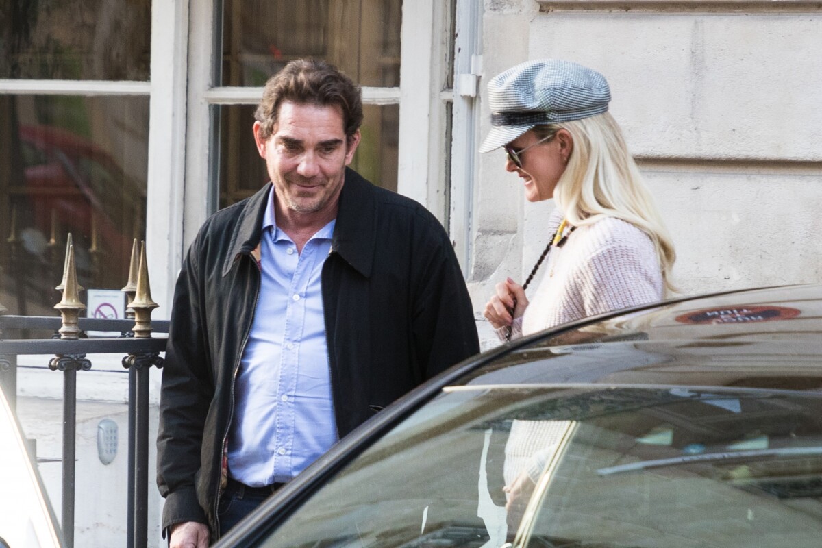 Photo : Carl, chauffeur et garde du corps - Laeticia Hallyday sort d'un ...