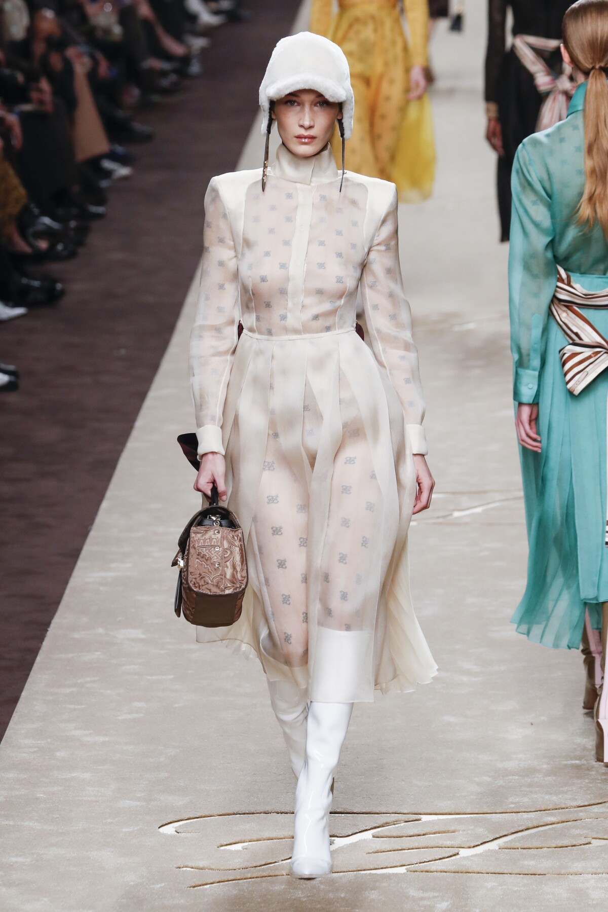 Photo : Défilé Fendi, collection prêt-à-porter automne-hiver 2019-2020 ...