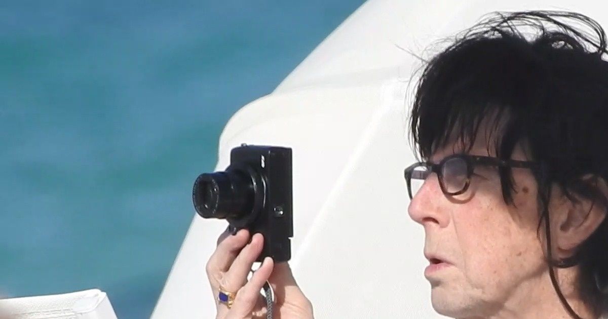 Exclusif - Ric Ocasek et son fils Oliver se prélassent sur la plage à ...