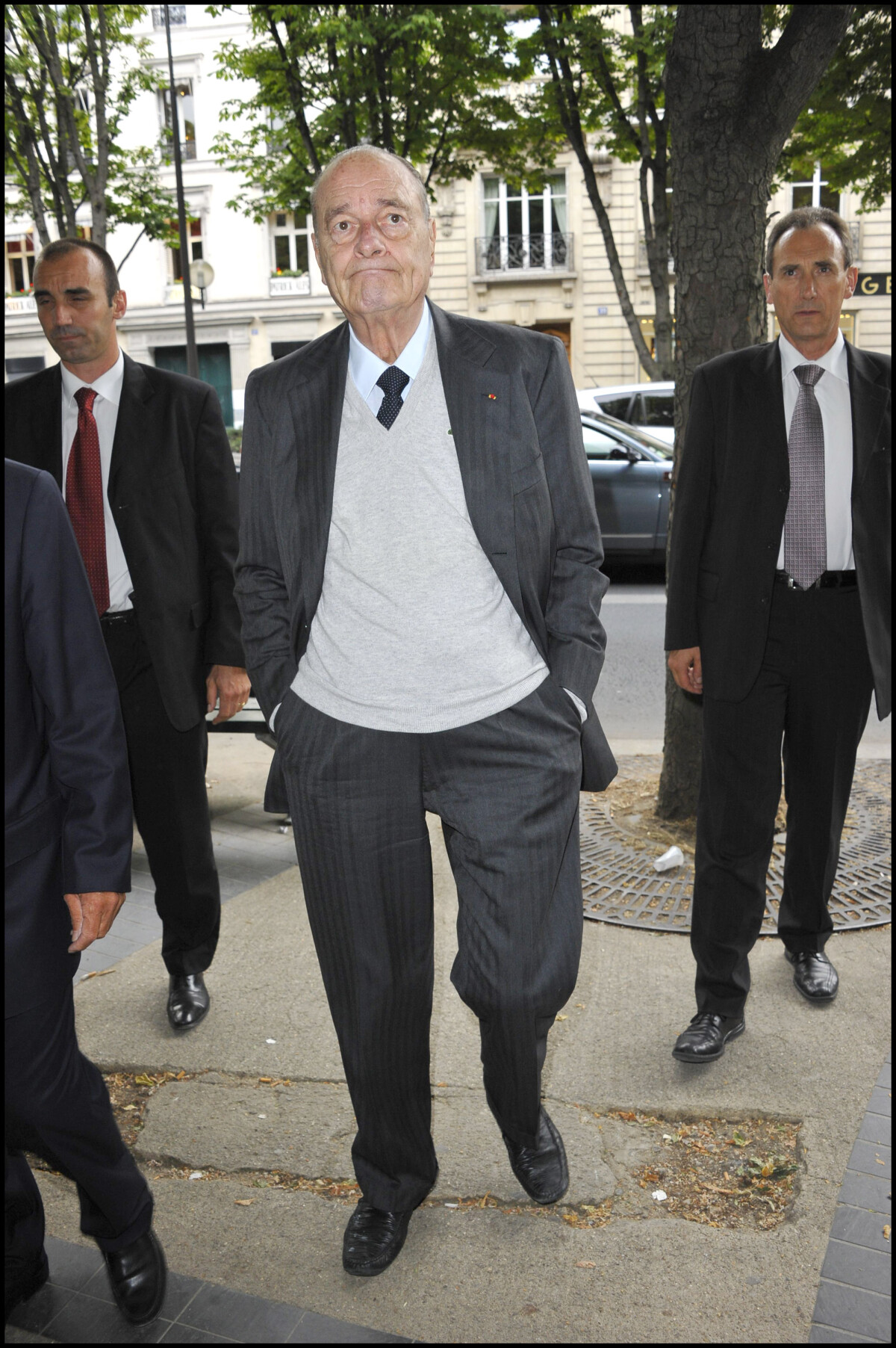 Photo : Jacques Chirac au théâtre du Rond Point, à Paris, le 30 mai ...