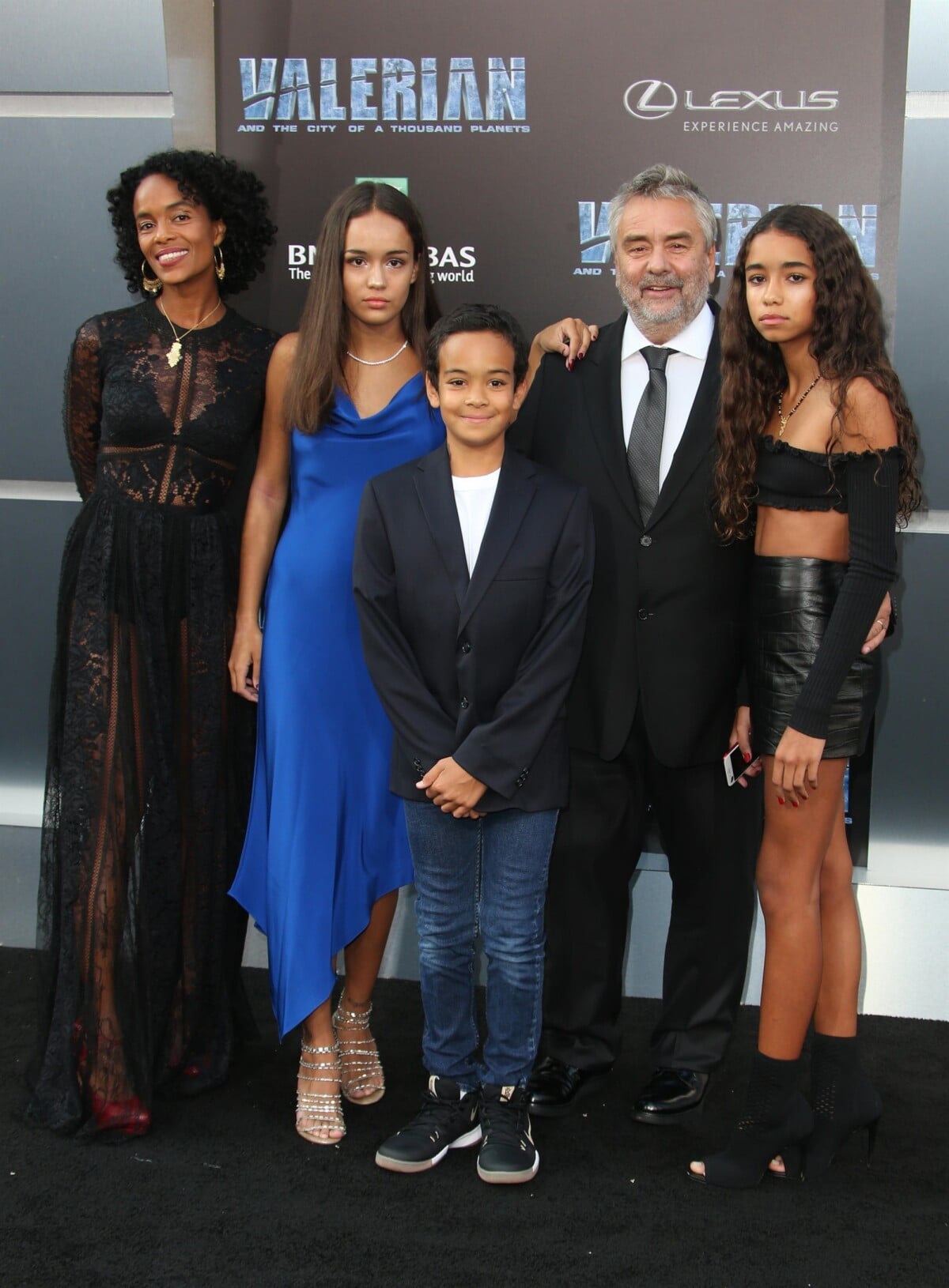 Photo : Luc Besson avec sa femme Virginie Besson-Silla et ses enfants ...