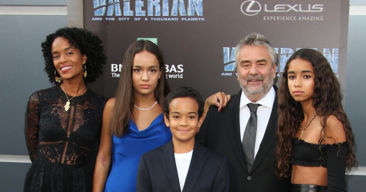 Luc Besson avec sa femme Virginie Besson-Silla et ses enfants Thalia ...
