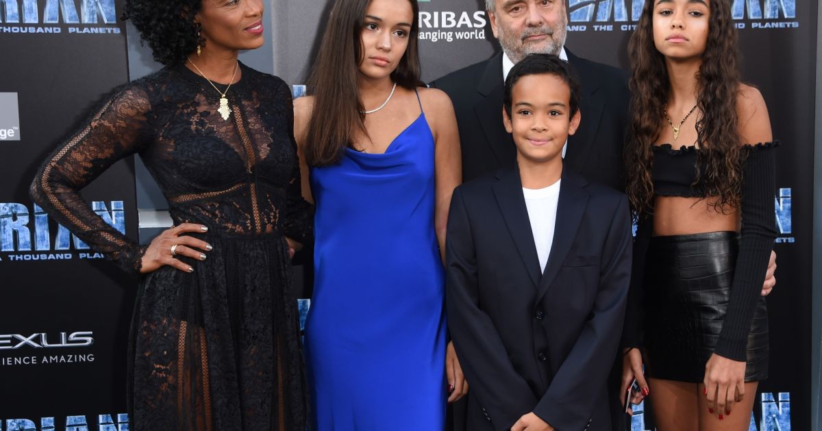 Luc Besson avec sa femme Virginie Besson-Silla et ses enfants Thalia ...
